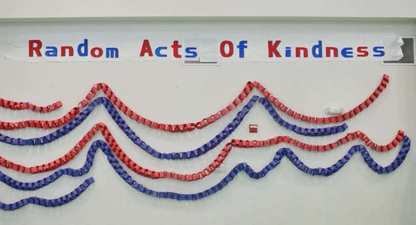 Over 600 students participate in Chain of Kindness at Heritage ...