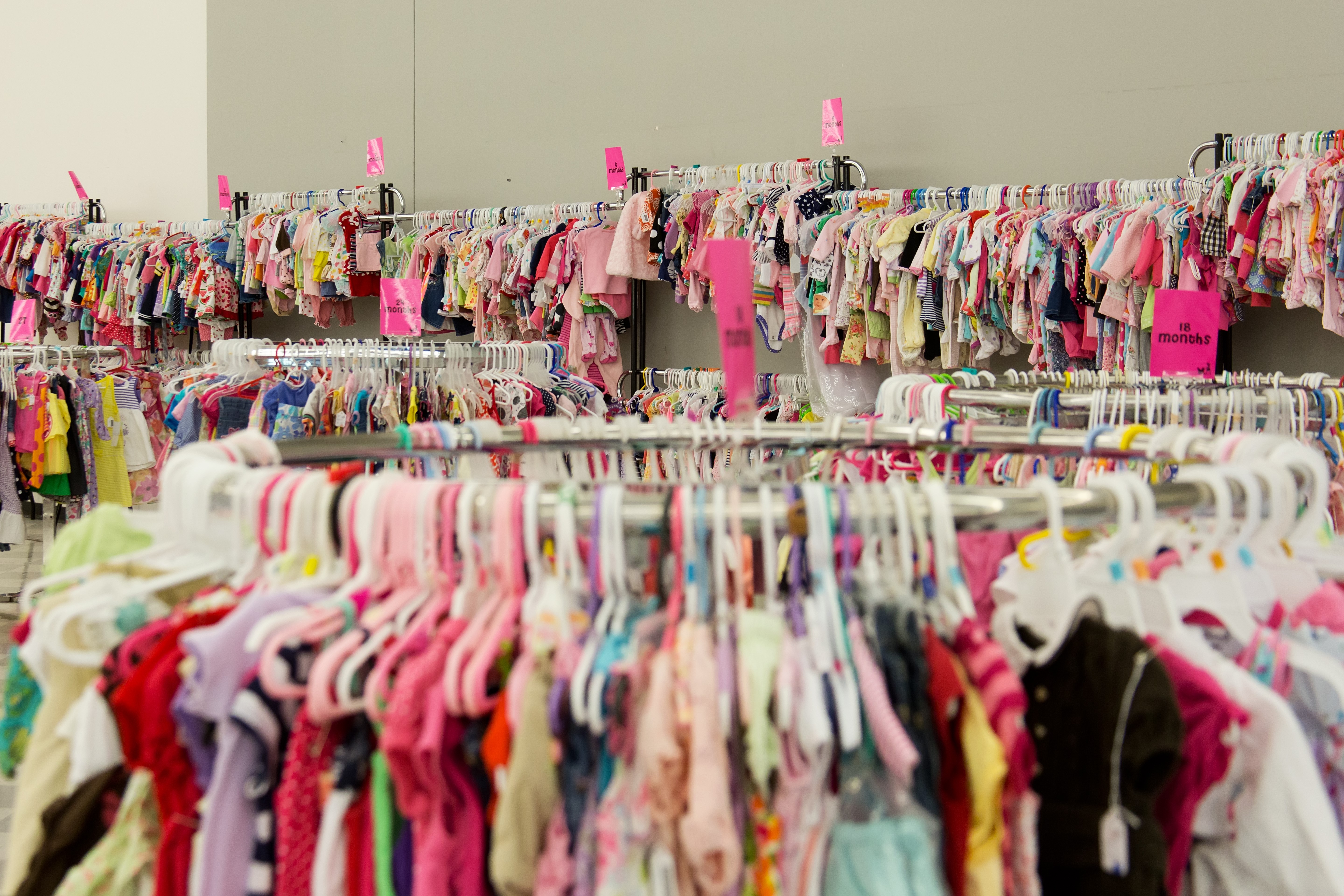 Rhea Lana's of NW Phoenix gives back to community | 12news.com