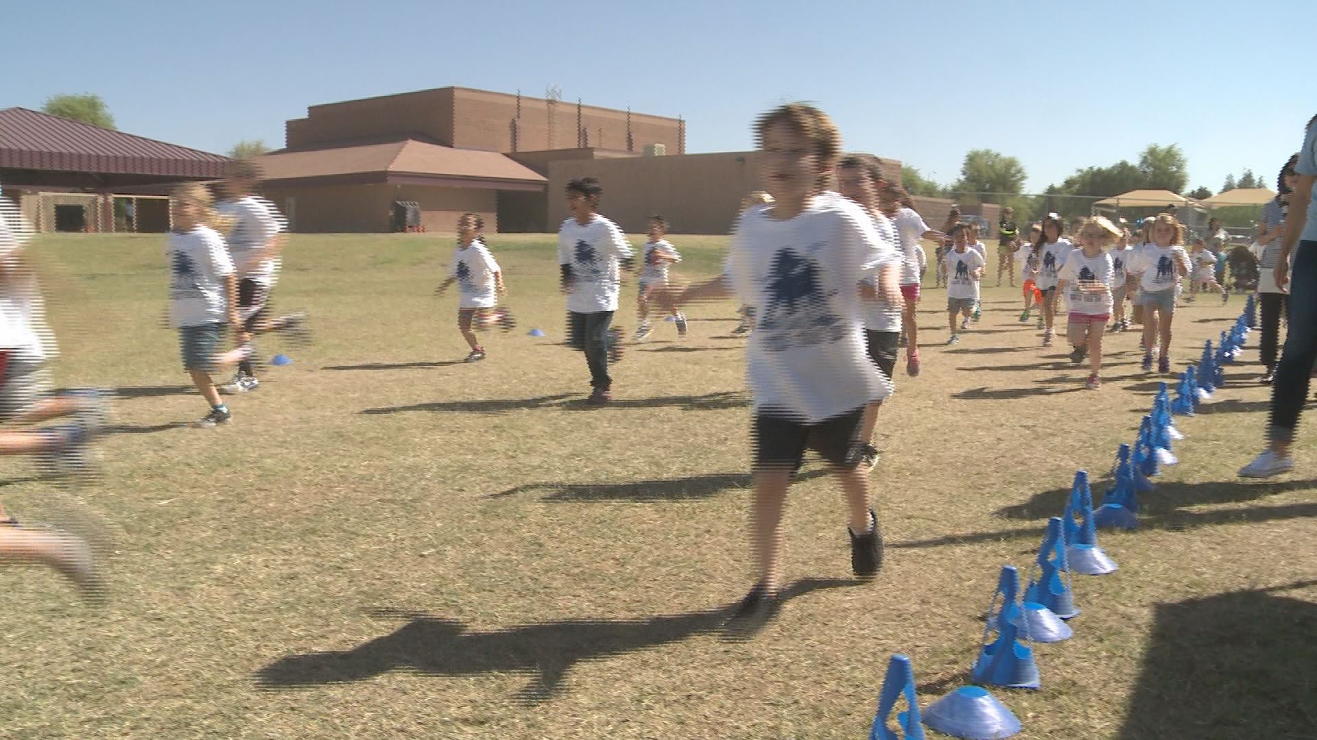 Chandler elementary school raises funds through fitness | 12news.com