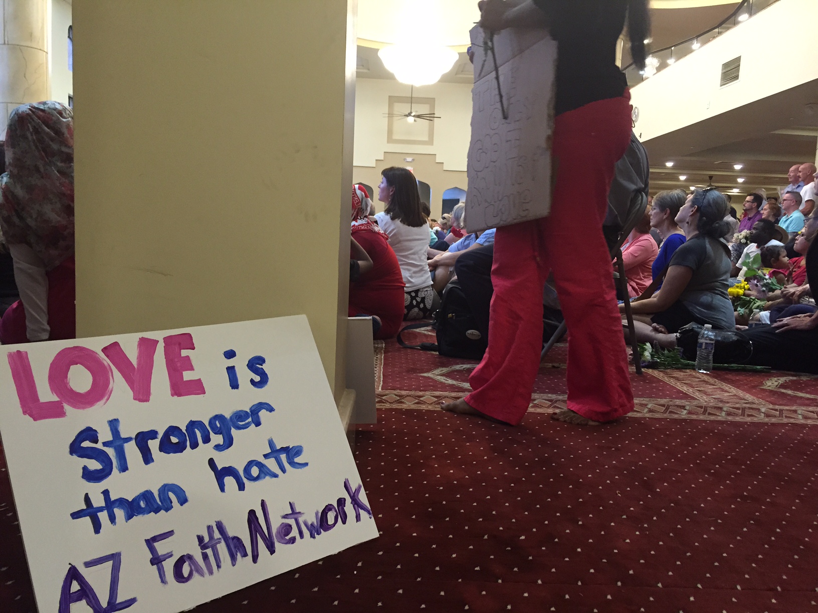 Rally supporting Muslim community draws hundreds | 12news.com