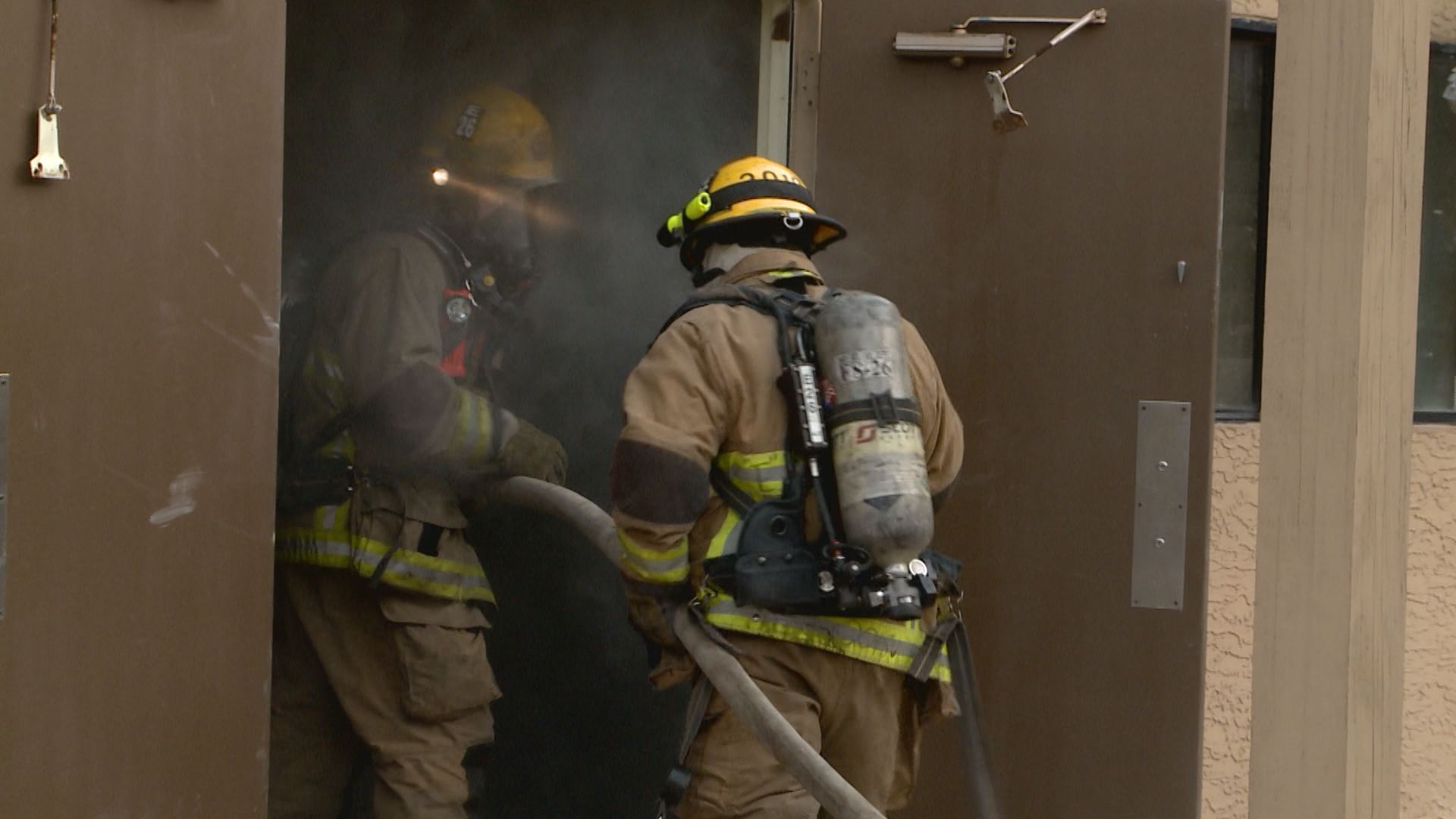 Phoenix firefighters train on old school building | 12news.com