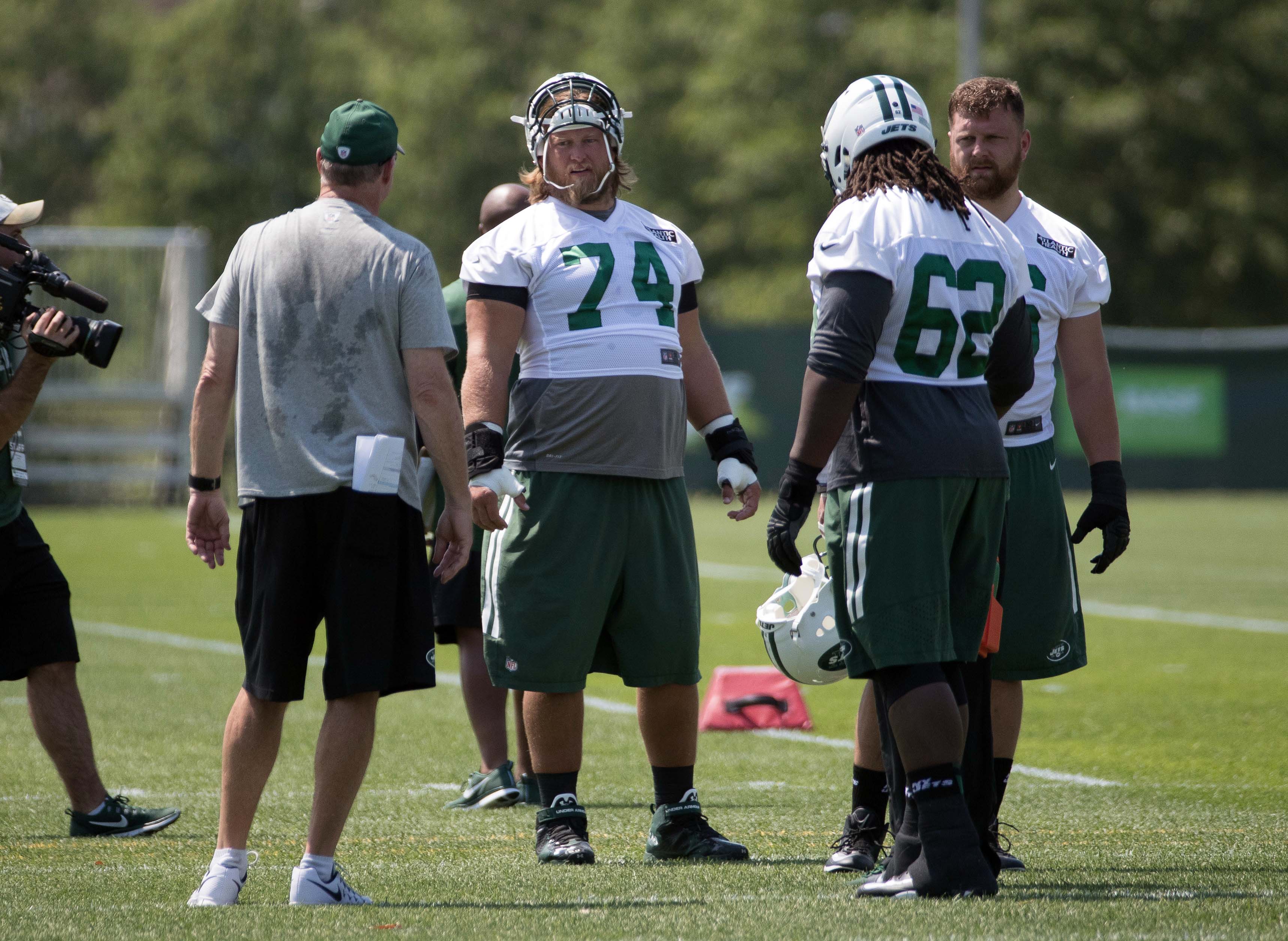 Jets' Revis, Mangold, Harris sit out practice with injuries | 12news.com