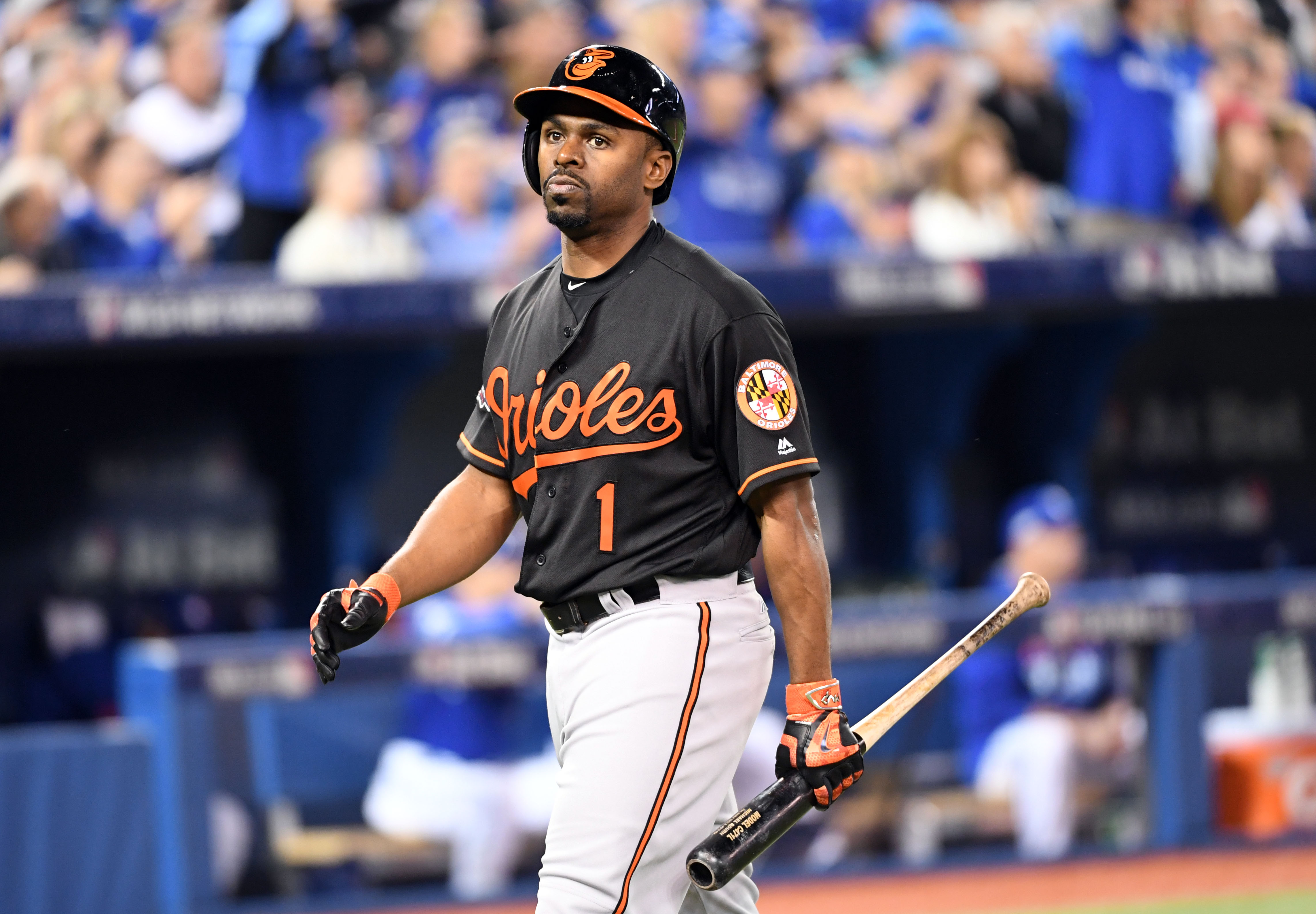 Orioles' Michael Bourn breaks finger catching football | 12news.com