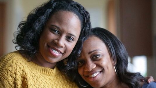 Strangers living a mile apart discover they're sisters | 12news.com